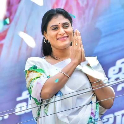 Hyderabad Police tow away Telangana politician Y S Sharmila’s car with her in it